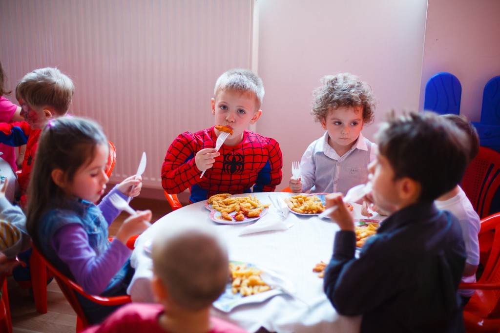 Petrecere copii – idei de meniuri | Dumbolino | Loc de joaca pentru copii